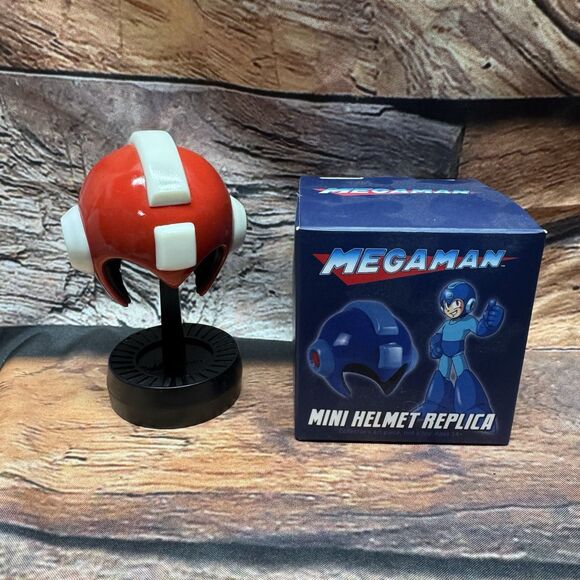 Toys | Megaman Capcom Mini Helmet Replica Loot Crate Exclusive Red Rush ...